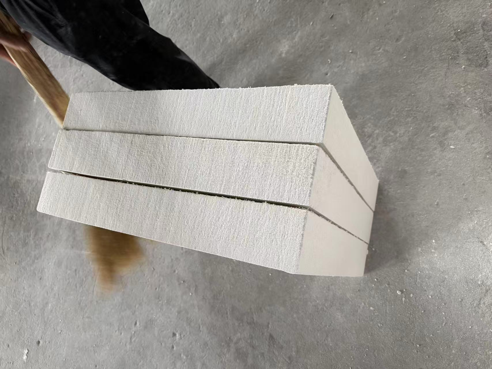 Reinforced fiber calcium silicate board, high temperature resistant and ...